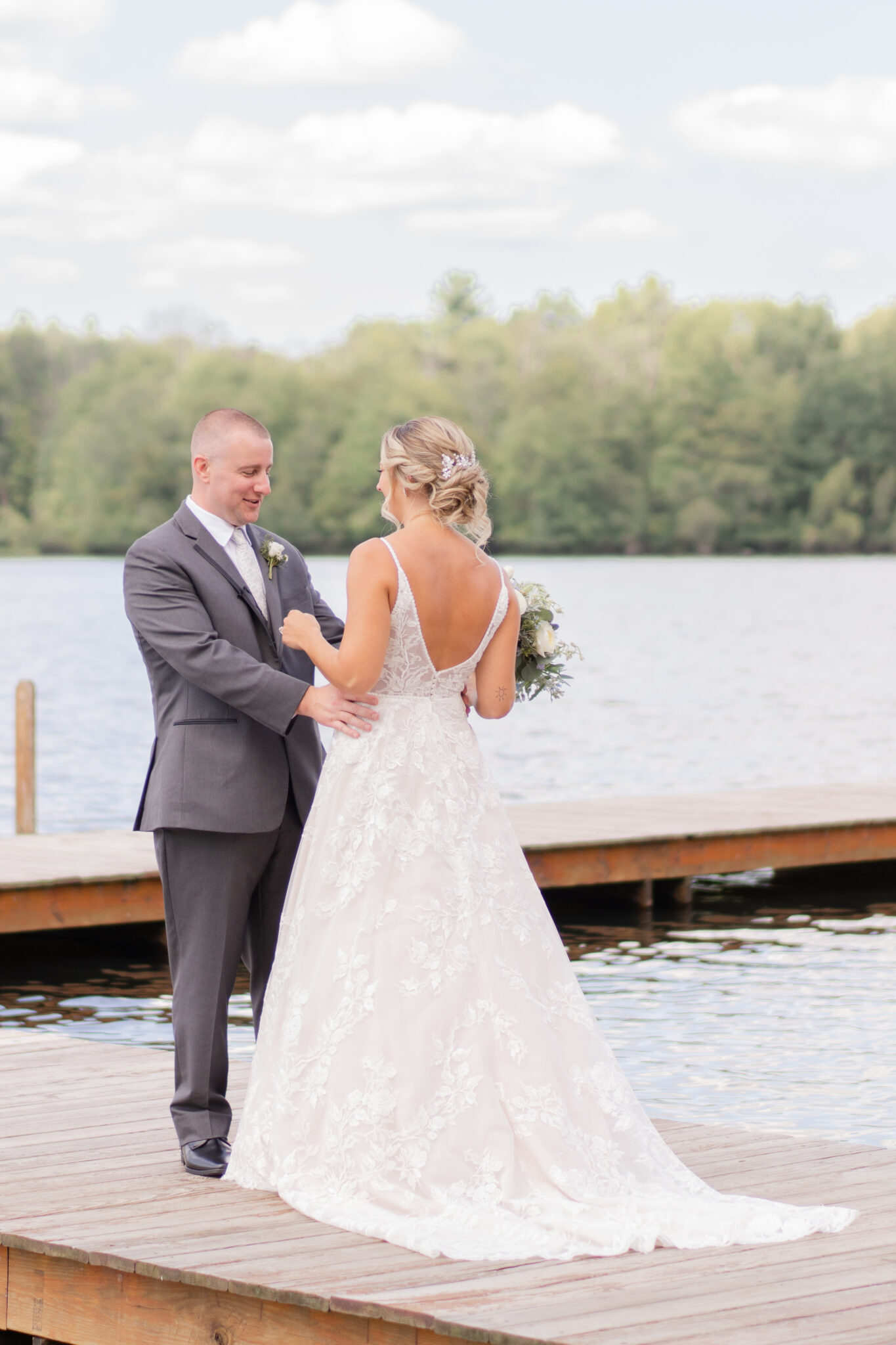 Summer Wedding at Trout Lake | Kelsey & Cliff - thistlebeetheflorist.com