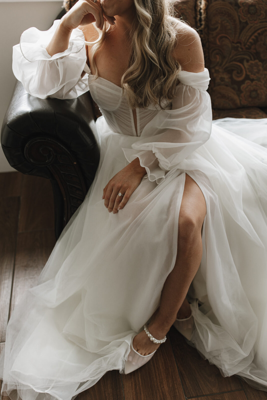 Winter Wedding at The Refinery | Haylee & Scott - thistlebeetheflorist.com