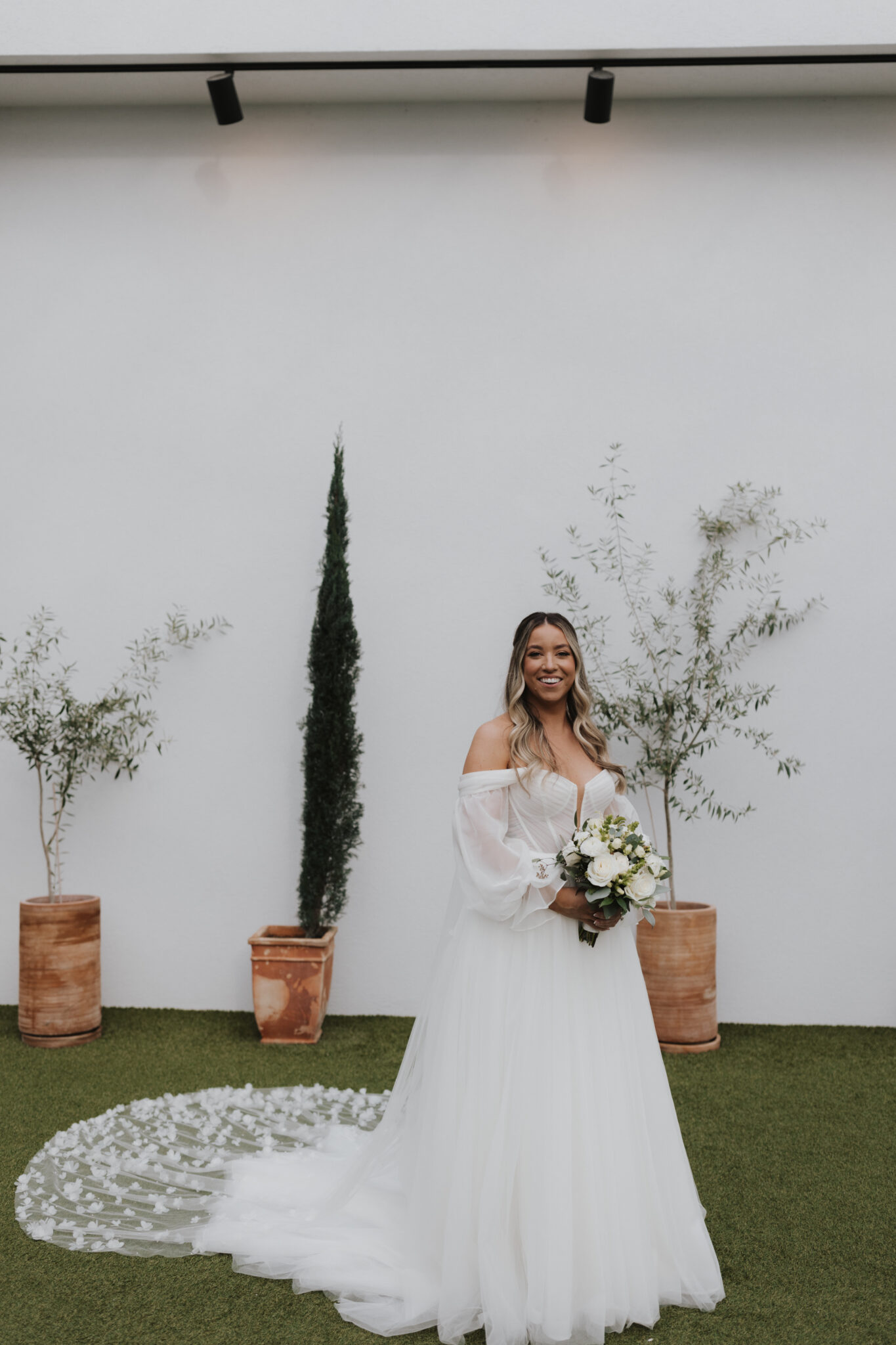 Winter Wedding at The Refinery | Haylee & Scott - thistlebeetheflorist.com